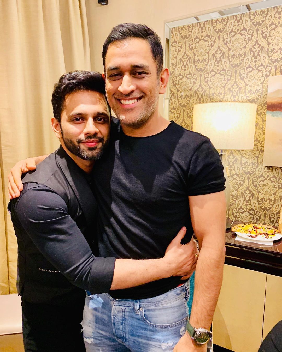 Rahul Vaidya Singer, Bigg Boss, Age, Girlfriend, Biography.