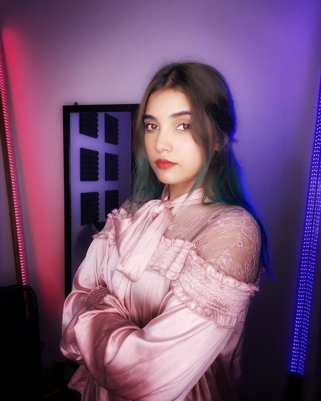 AiSh (Singer) Age, Career, Family, Boyfriend, Biography