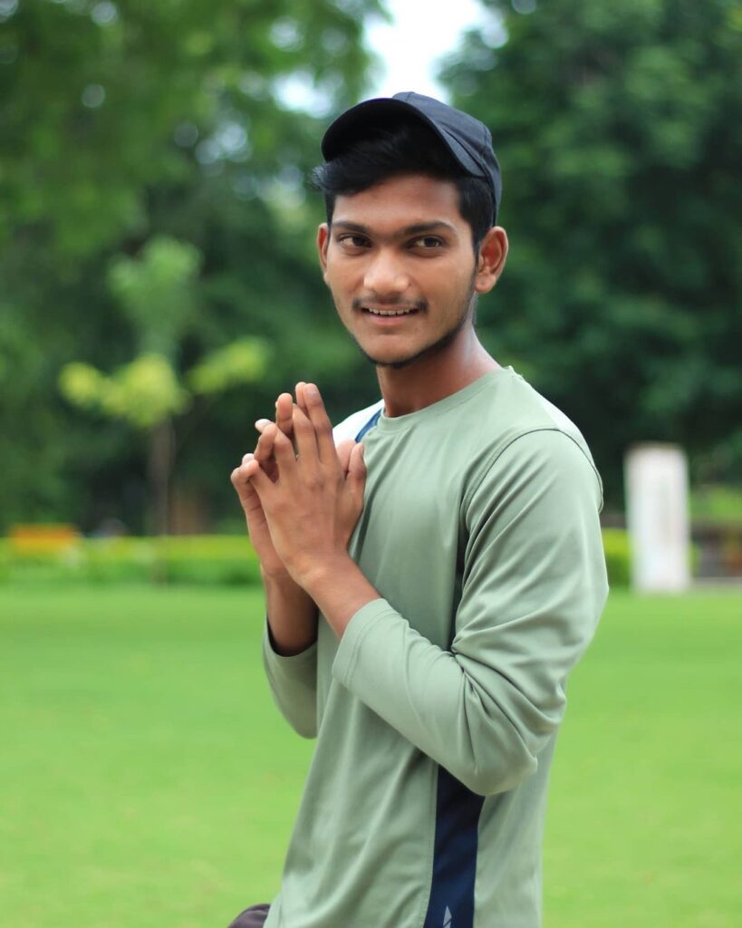 Mr Yash Sarsar (Instagram Star) Age, Family, Girlfriend, Biography